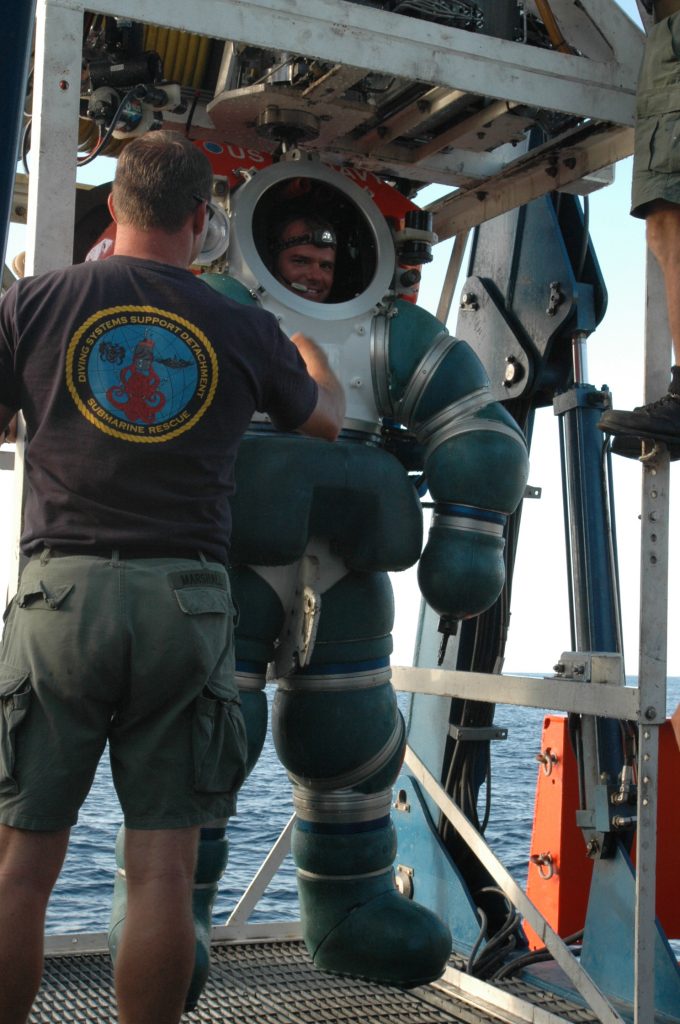 Navy Diver (ND): 2022 Career Details [Requirements, Training, & More]