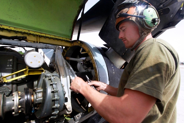 USMC 62 Field (Fixed-Wing Aircraft Maintenance/Mechanic) - Operation ...